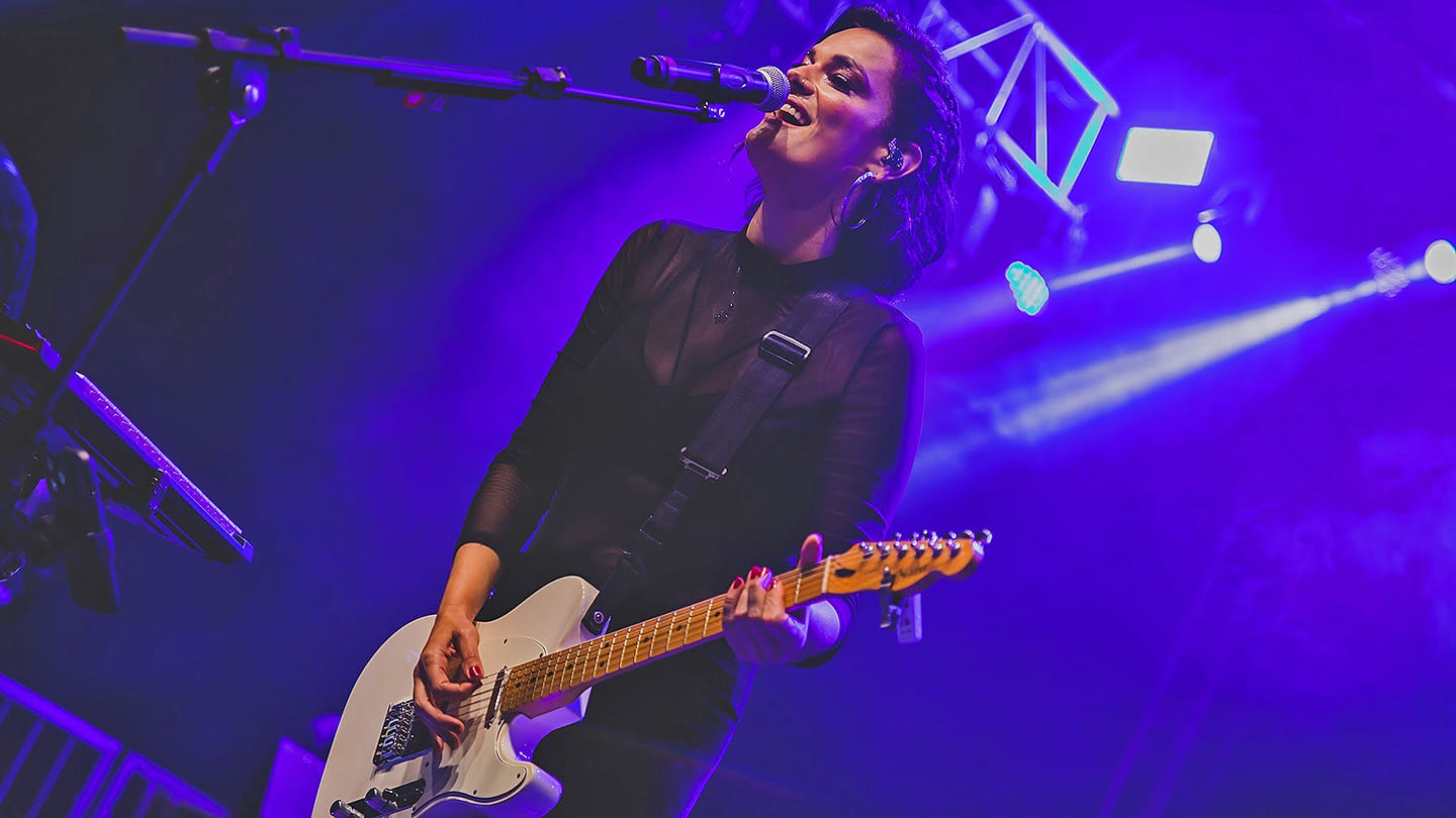 Daniela Firme anuncia lançamento nesta sexta (1) da música “Labirintos”